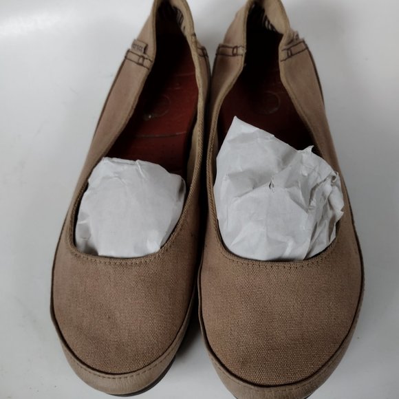 CROCS | Shoes | Crocs Canvas Womens Slip On Tan Stretch Your Soul Sz 9w ...